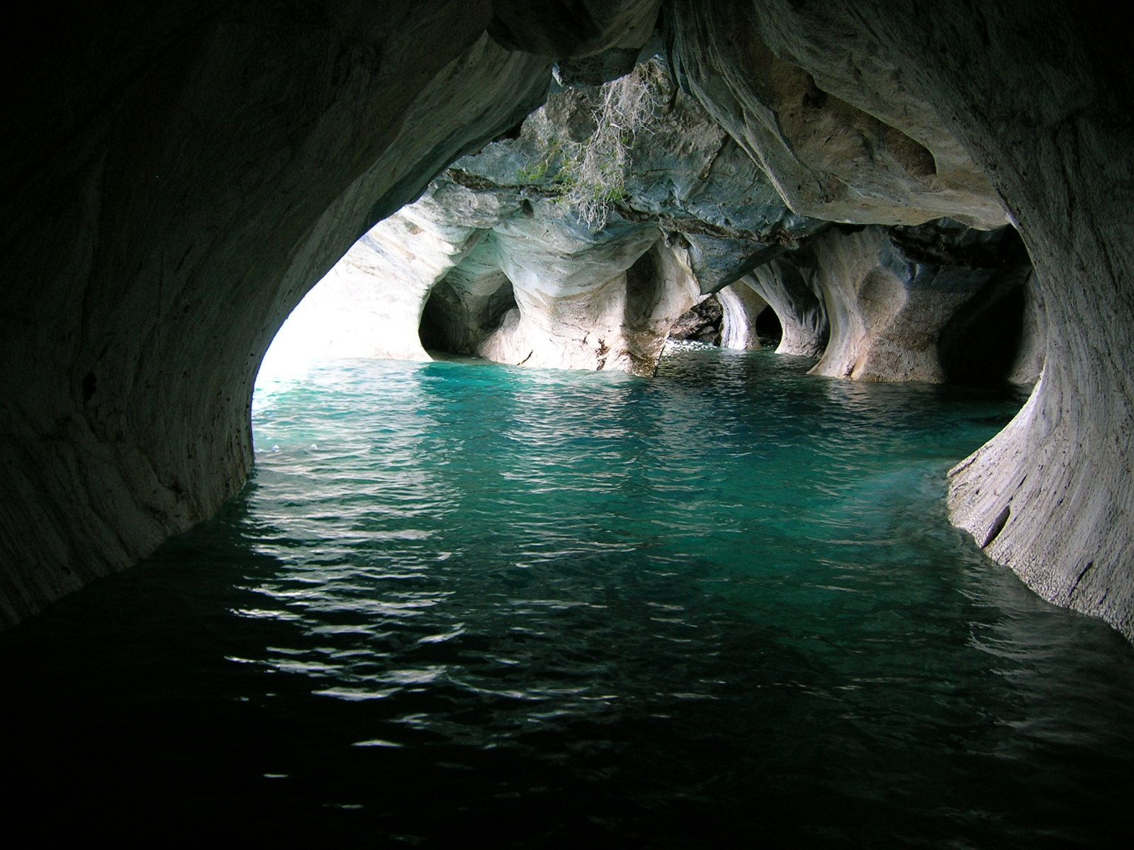 Grota de Smarald: Ce este, unde se află și ce frumusețe naturală are ...